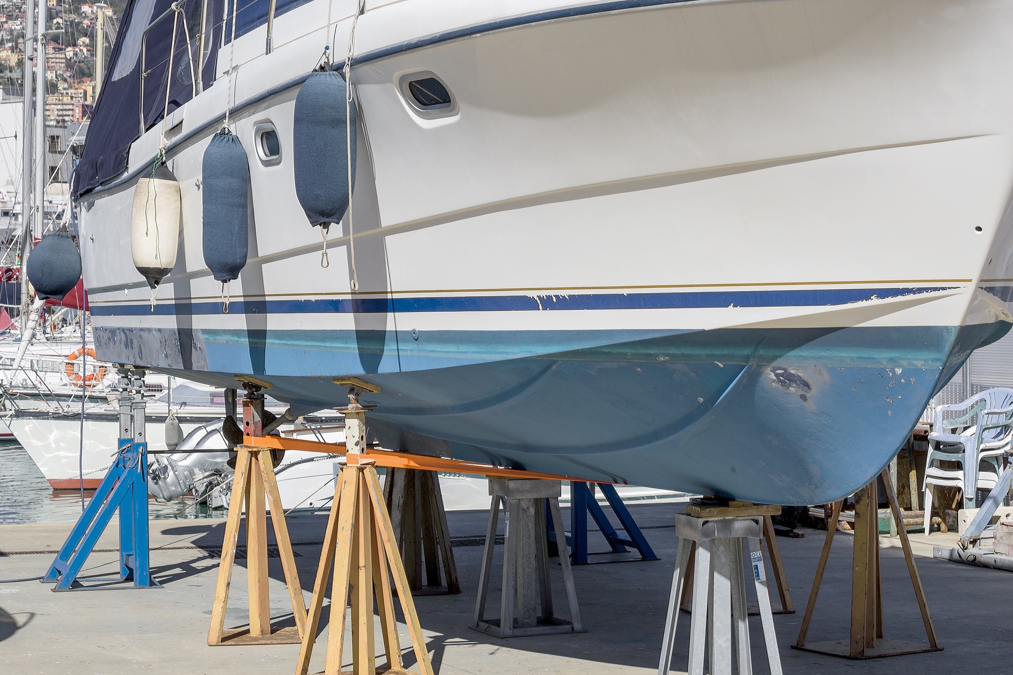How to Repair Fiberglass Cracks Quickly and Easily - Paldrop.com